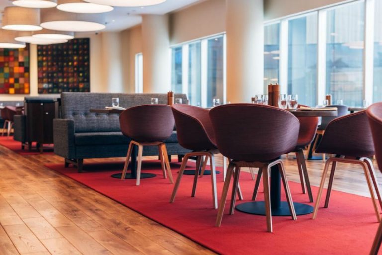 Top 6 Modern Chairs For The Trendiest Hotel Restaurants | Design Contract
